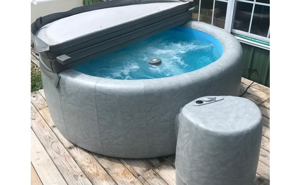 Softub T-300 with Superior Soft Tub Skin and HeatPump by Nationwide ...