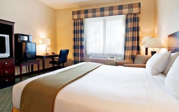 SimplysmartTM Triple Sheeted Bedding by Holiday Inn Express Hotel ...