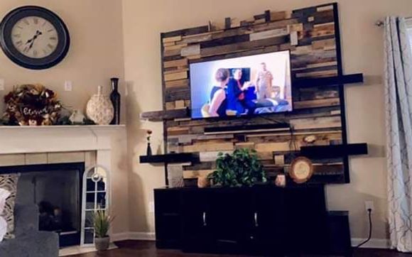 Modern pallet TV wall deploy with floating shelves by mosalarts@outlook ...