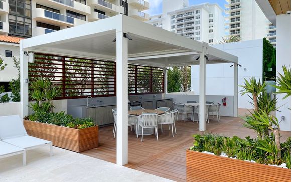 Retractable Pergola over Outdoor Kitchen by Smart Shade Structures in ...