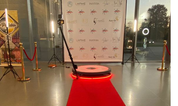 Automatic 360 platform Photo Booth by 360 portable entertainment in ...