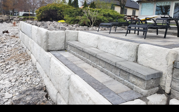 Retaining wall with seating by Hardscape Niagara in Fort Erie, ON ...